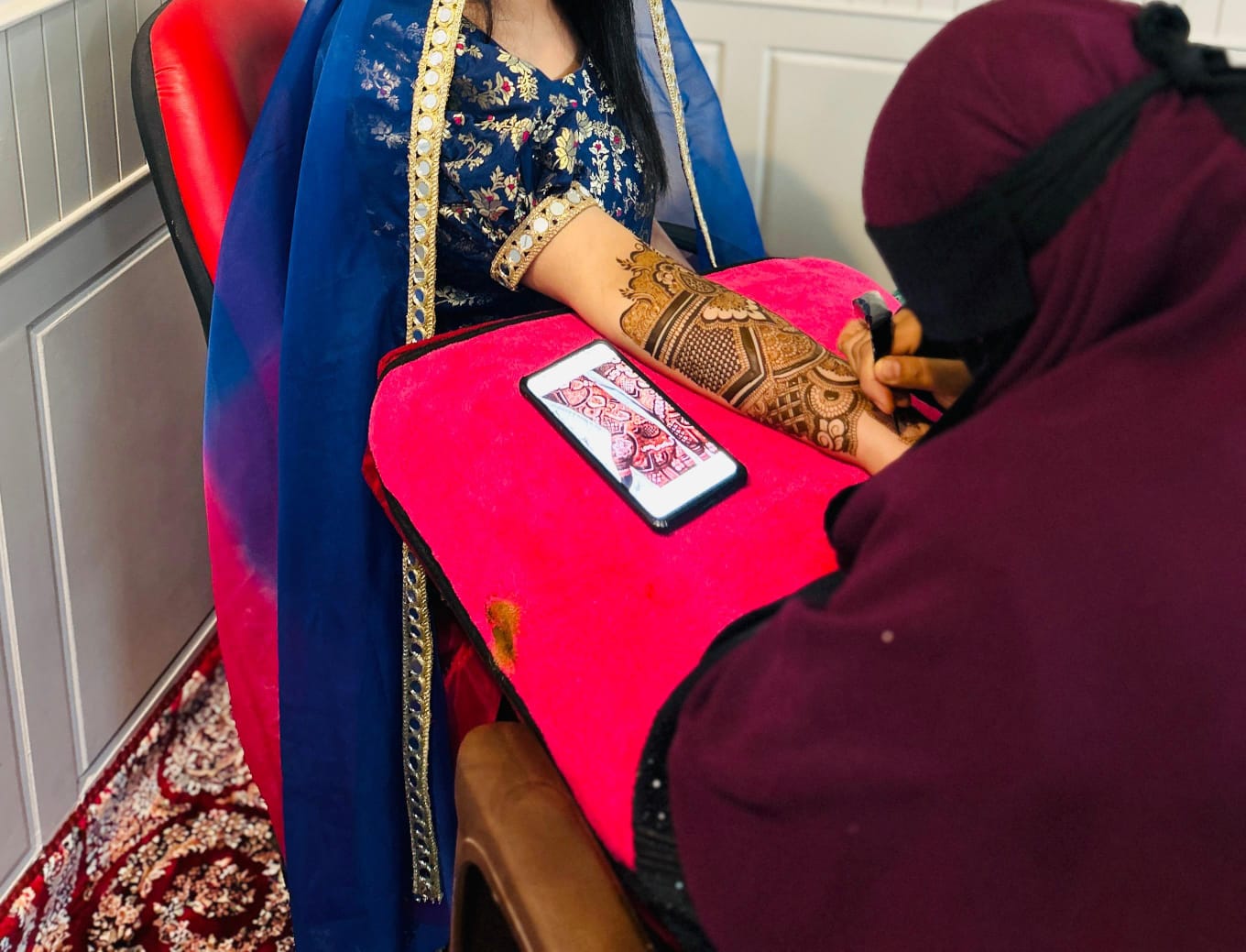 Maenz_i_Thazarr - Mehndi & Calligraphy Artist