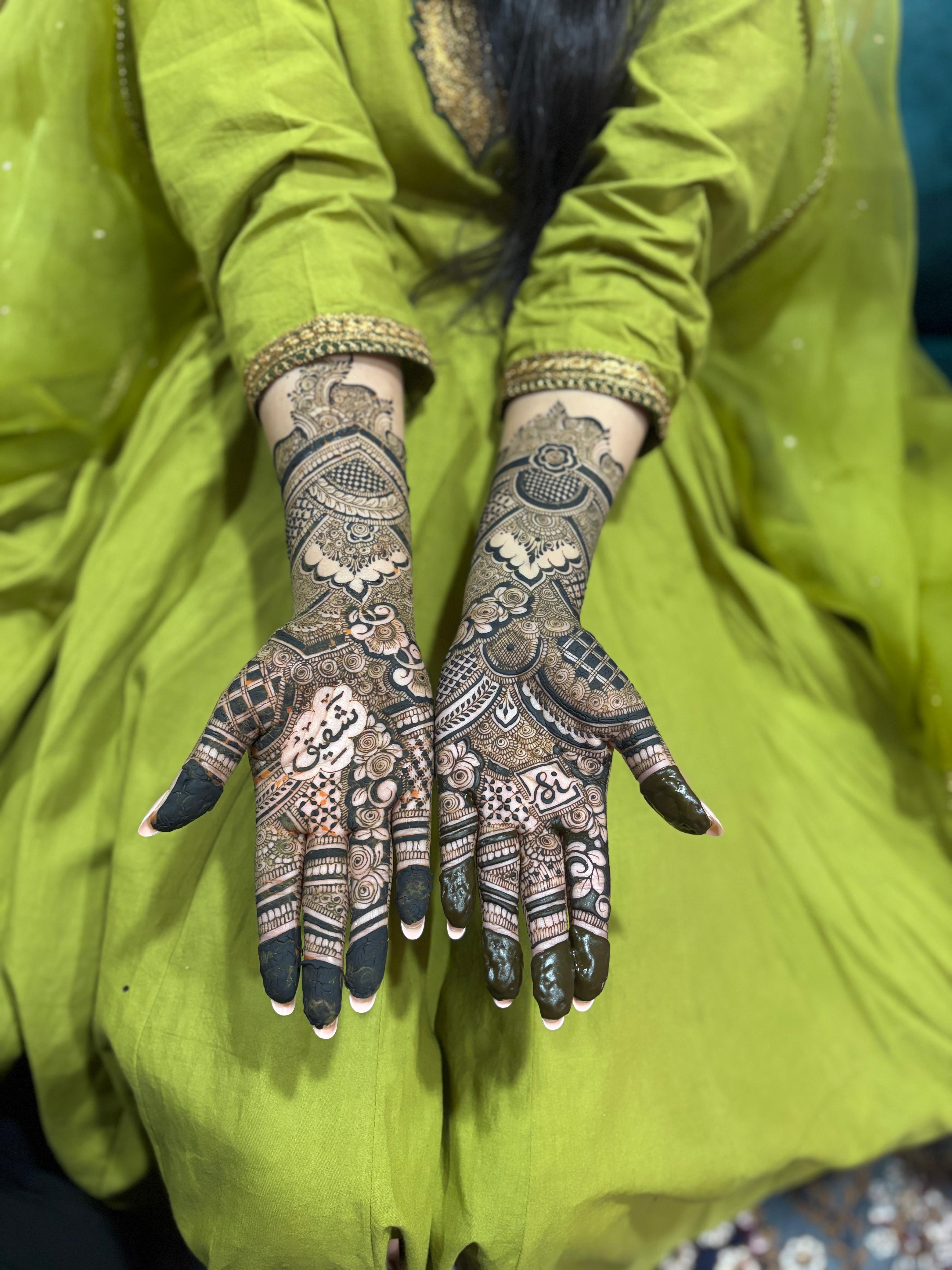 Maenz_i_Thazarr - Mehndi & Calligraphy Artist